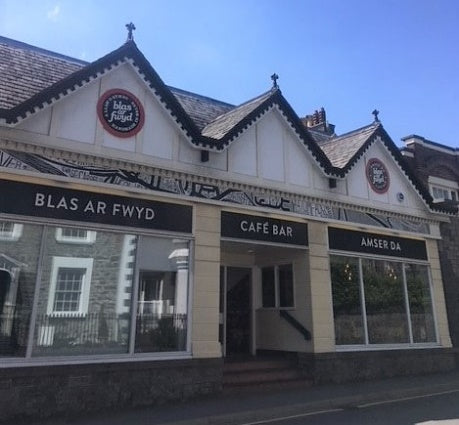 Blas ar Fwyd and Cariad Gin – working together to promote Welsh Gin to